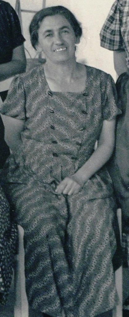 She looks just like me. But who is she? – StoriesFromthePast.com